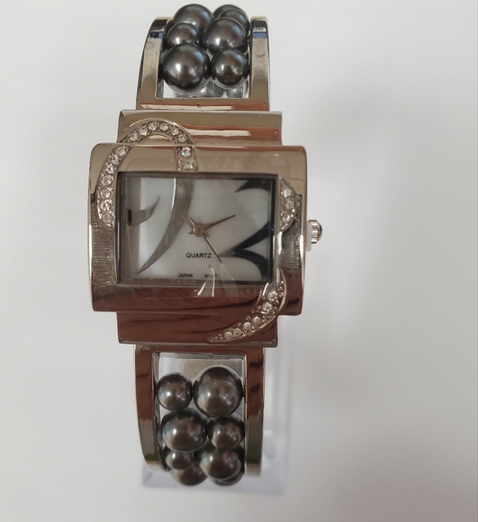 Avon | Accessories | Pearlized Dial Silver Tone Crystal Accent Hinge ...